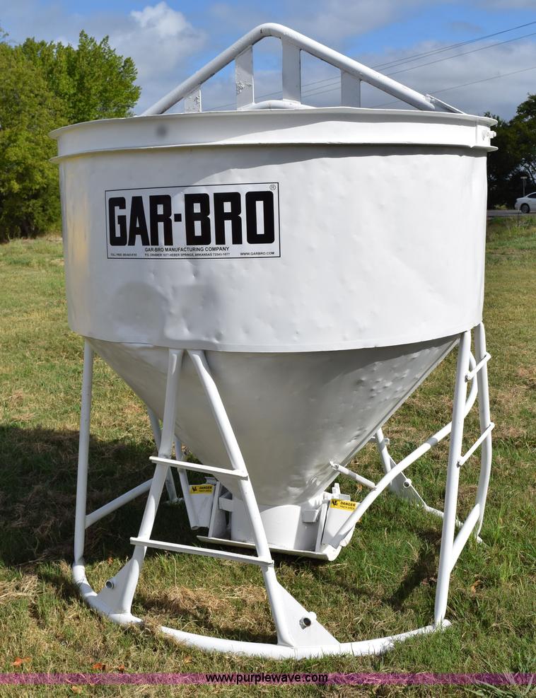 Gar Bro concrete bucket in Greenville, TX | Item L5971 sold | Purple Wave