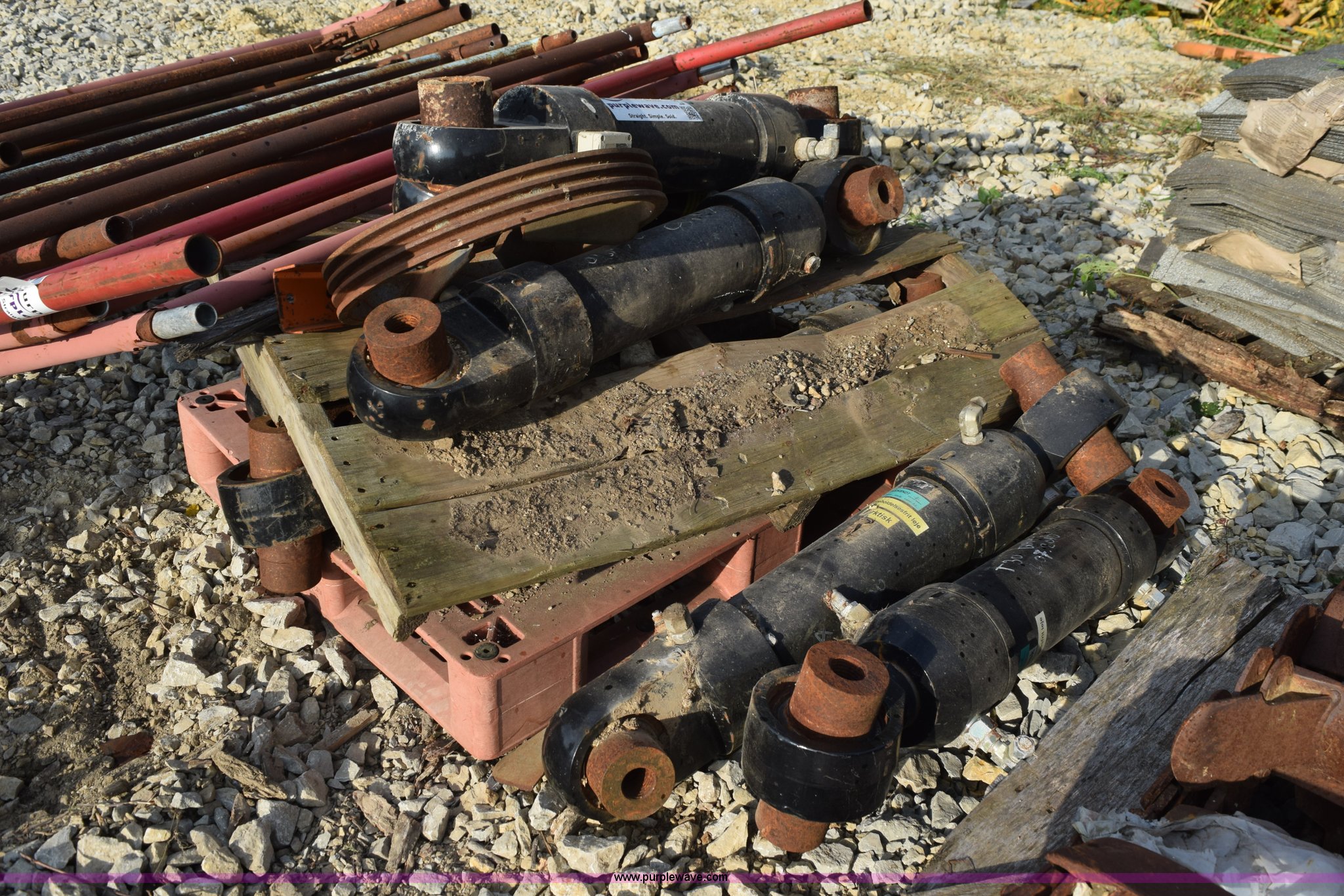 Approximately 10 hydraulic cylinders in Rochester, MN | Item L5960 sold ...