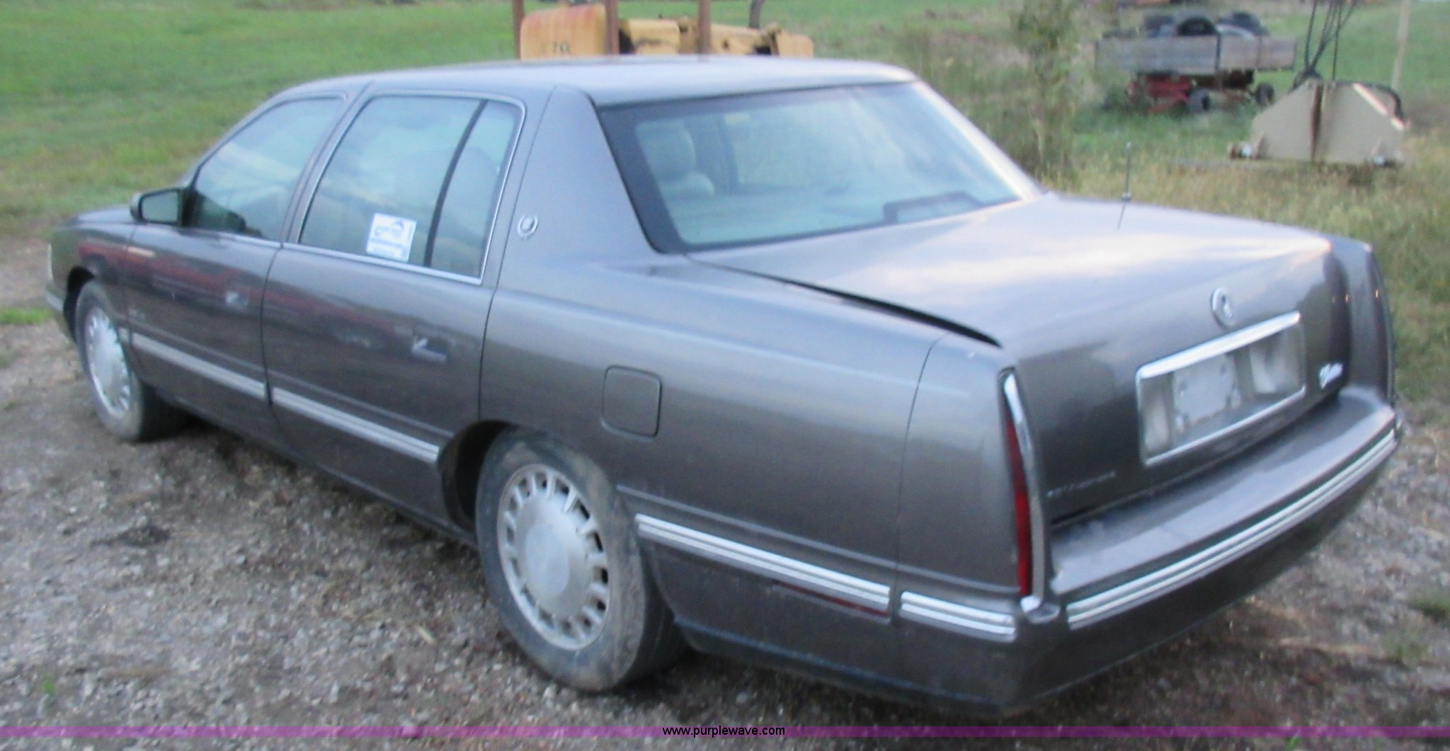 1998 Cadillac DeVille in Chillicothe, MO | Item I6466 sold | Purple Wave