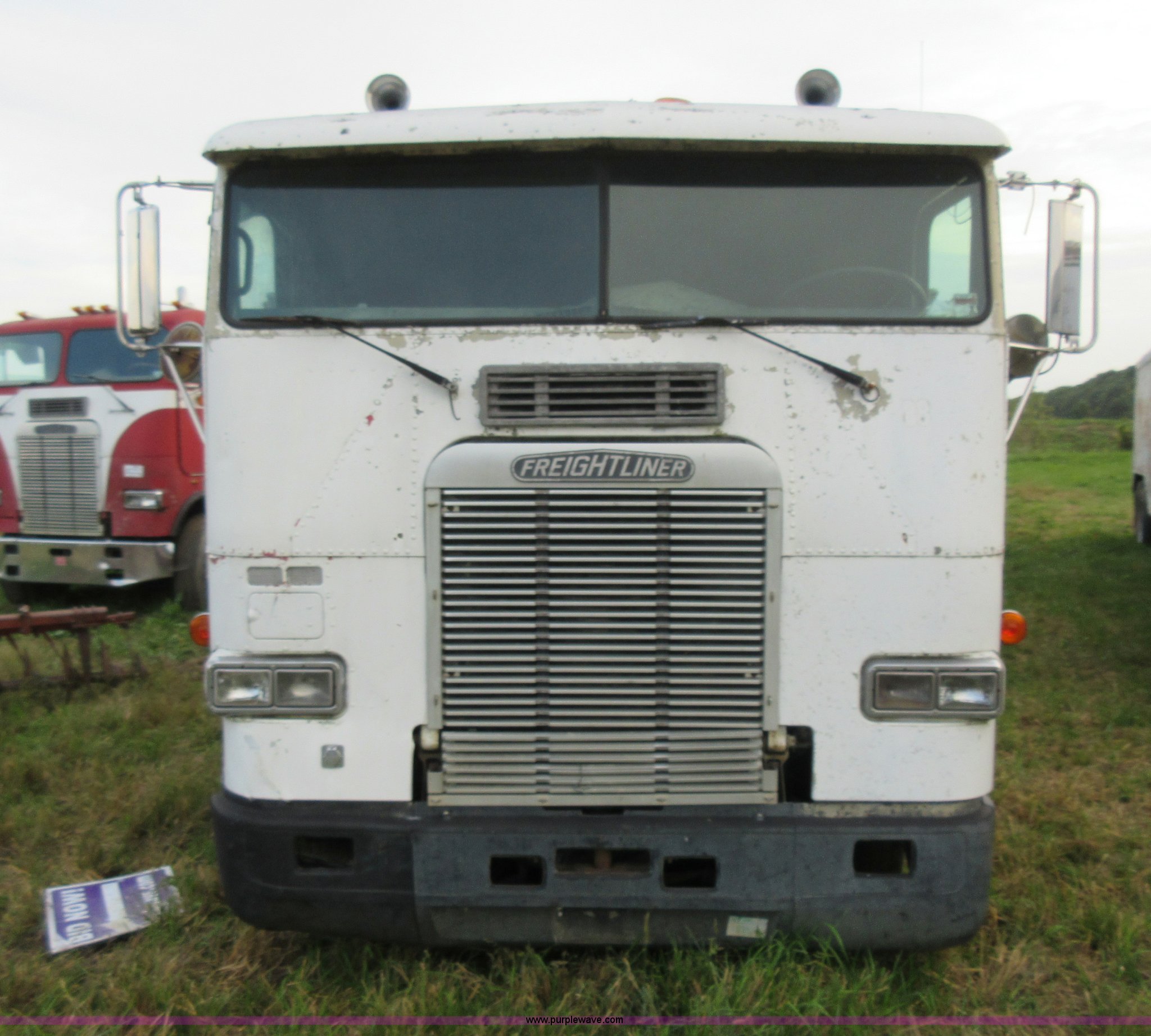 1991 Freightliner semi truck in Chillicothe, MO | Item L4094 sold ...