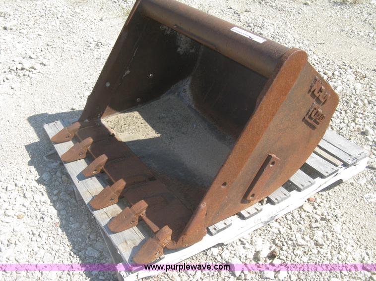 Wain Roy backhoe bucket in Wichita, KS | Item BL9241 sold | Purple Wave