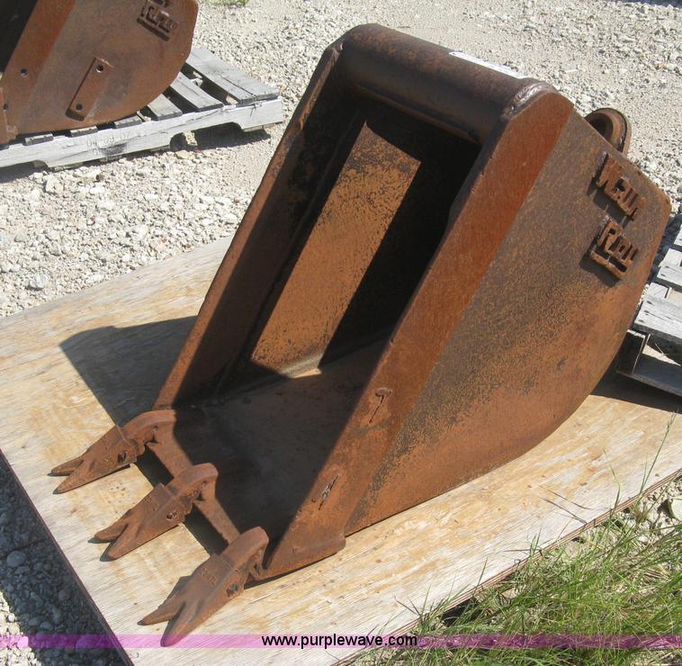 Wain Roy backhoe bucket in Wichita, KS | Item BL9242 sold | Purple Wave