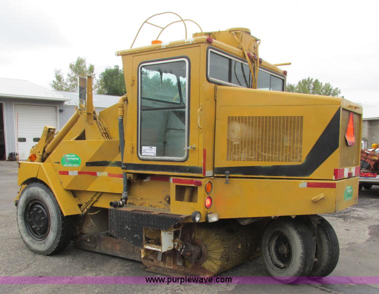 1985 Athey Mobil sweeper in Red Wing, MN | Item L3836 sold | Purple Wave