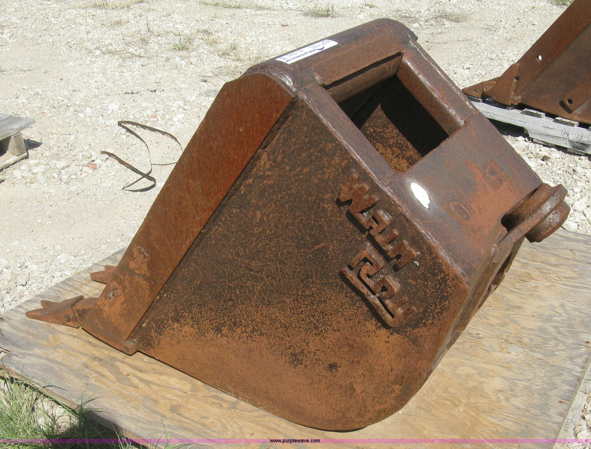 Wain Roy backhoe bucket in Wichita, KS | Item BL9242 sold | Purple Wave
