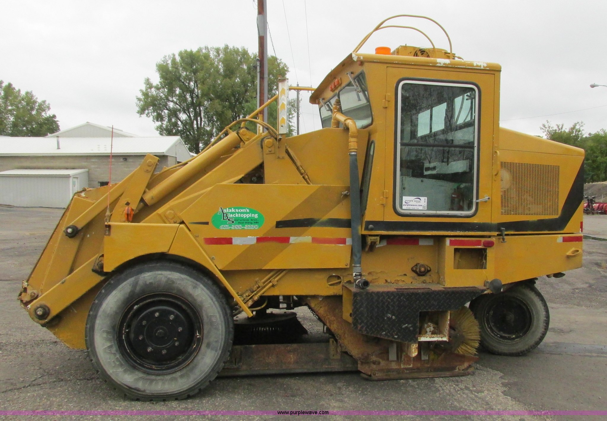 1985 Athey Mobil sweeper in Red Wing, MN | Item L3836 sold | Purple Wave