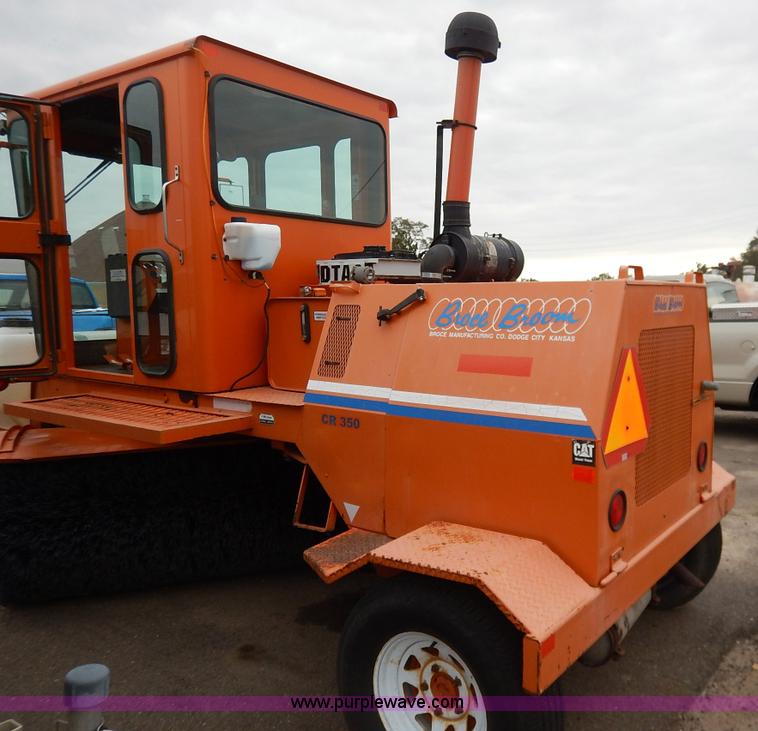 2001 Broce CR-350 broom in Norton, KS | Item K1698 sold | Purple Wave