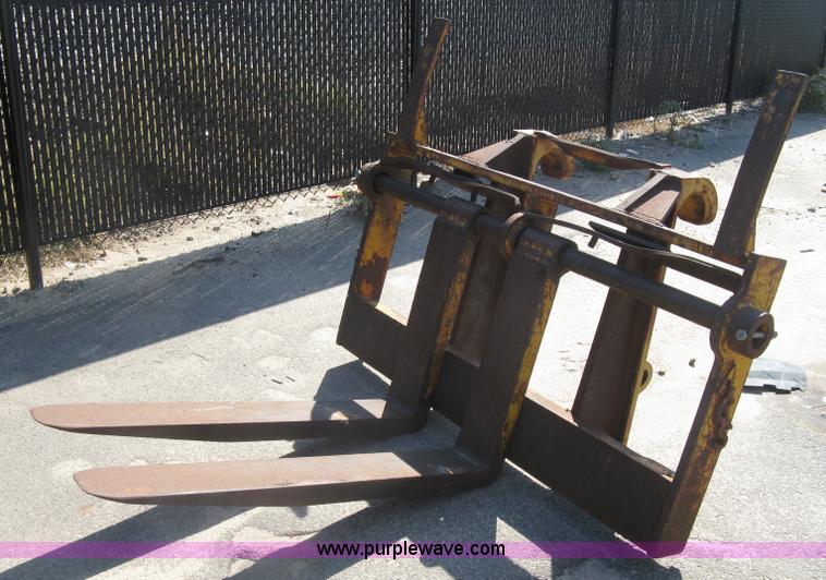 ACS loader forks in Wichita, KS | Item BR9612 sold | Purple Wave