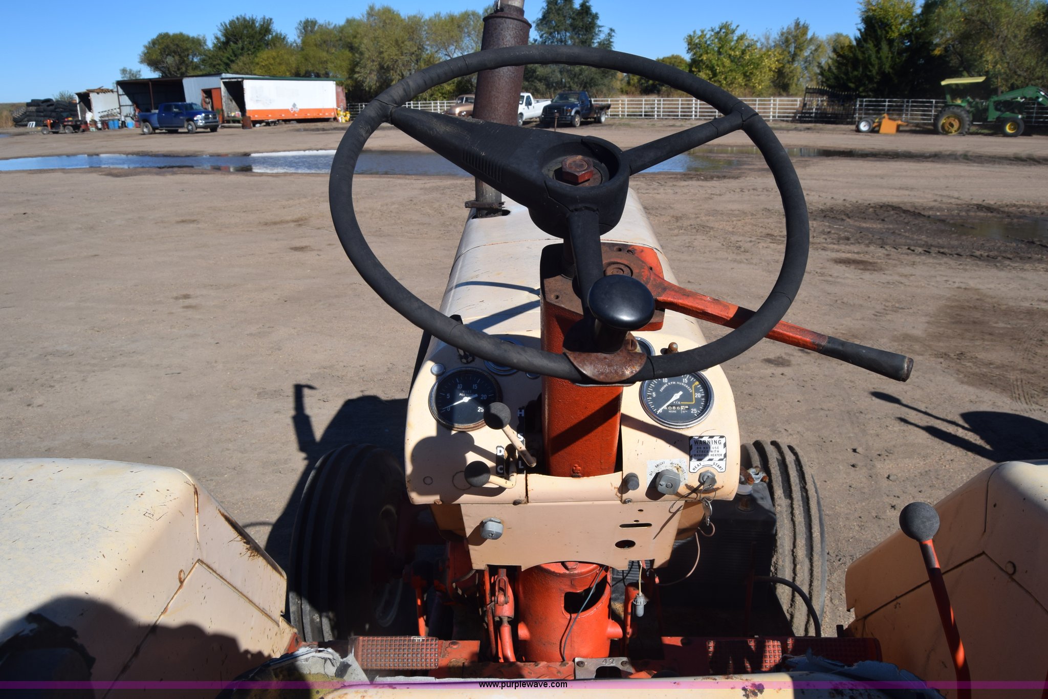 Case 832 tractor in Kinsley, KS | Item K4795 sold | Purple Wave