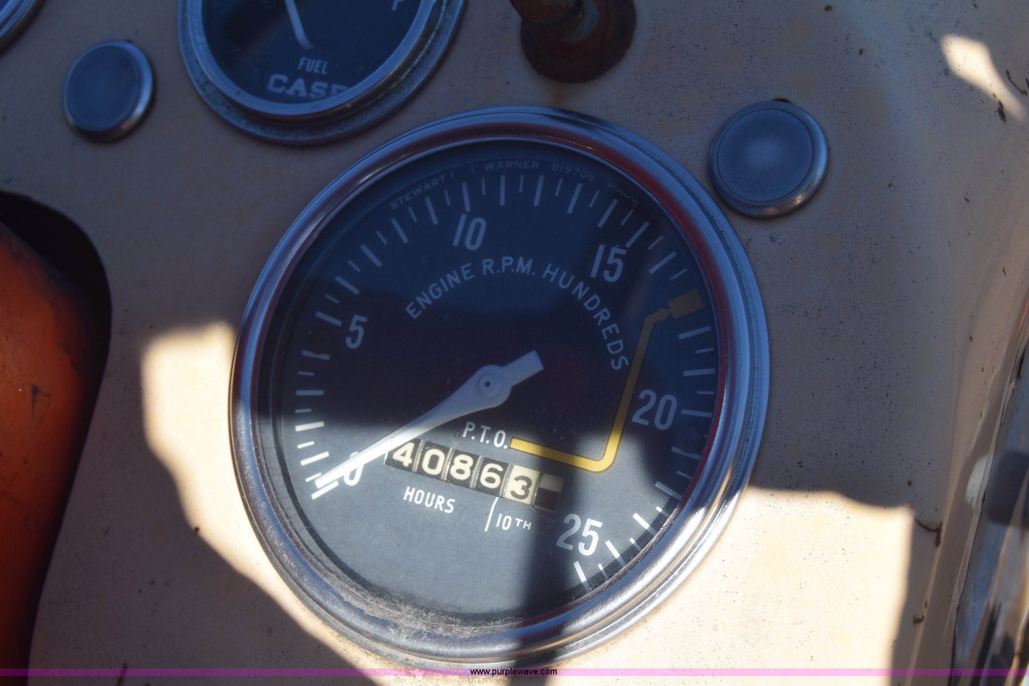 Case 832 tractor in Kinsley, KS | Item K4795 sold | Purple Wave