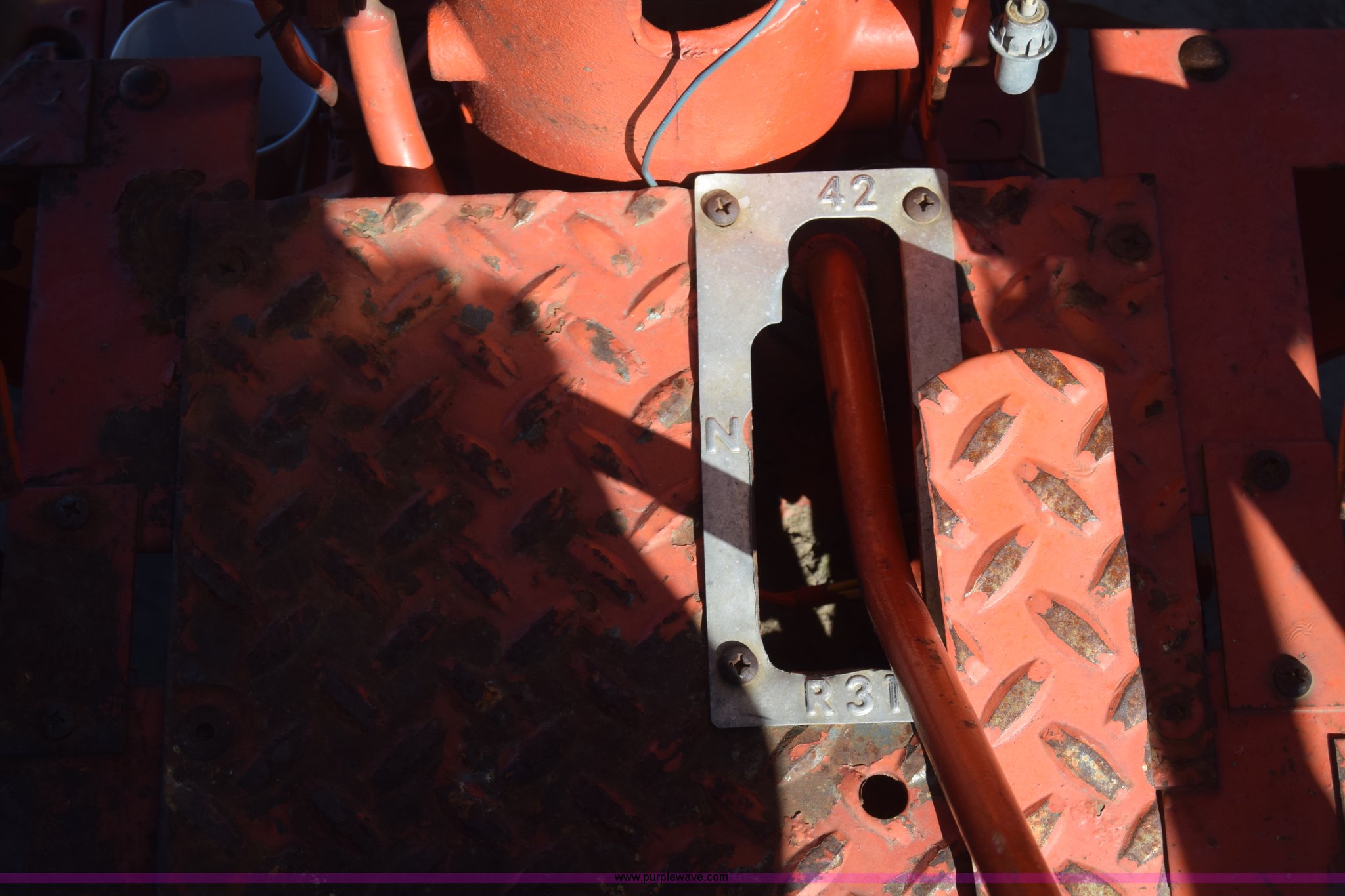 Case 832 tractor in Kinsley, KS | Item K4795 sold | Purple Wave