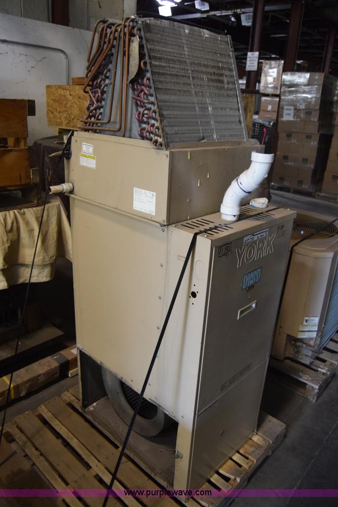 York Diamond 90 furnace in McPherson, KS | Item BL9844 sold | Purple Wave