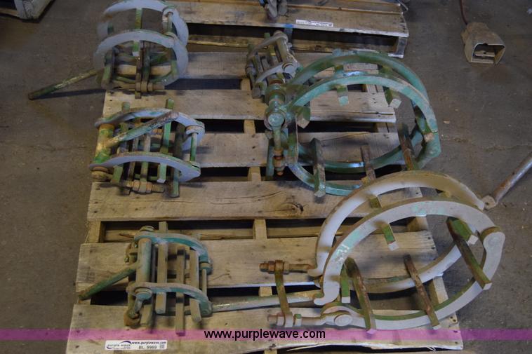 (6) pipe clamps in Hutchinson, KS | Item BL9969 sold | Purple Wave