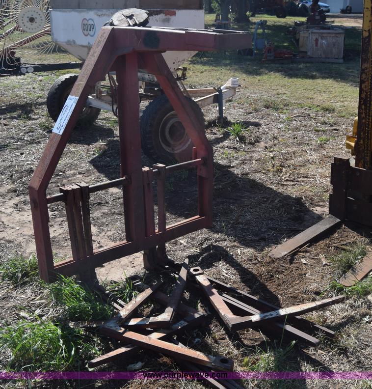 Brick lift in Mount Hope, KS | Item J7050 sold | Purple Wave