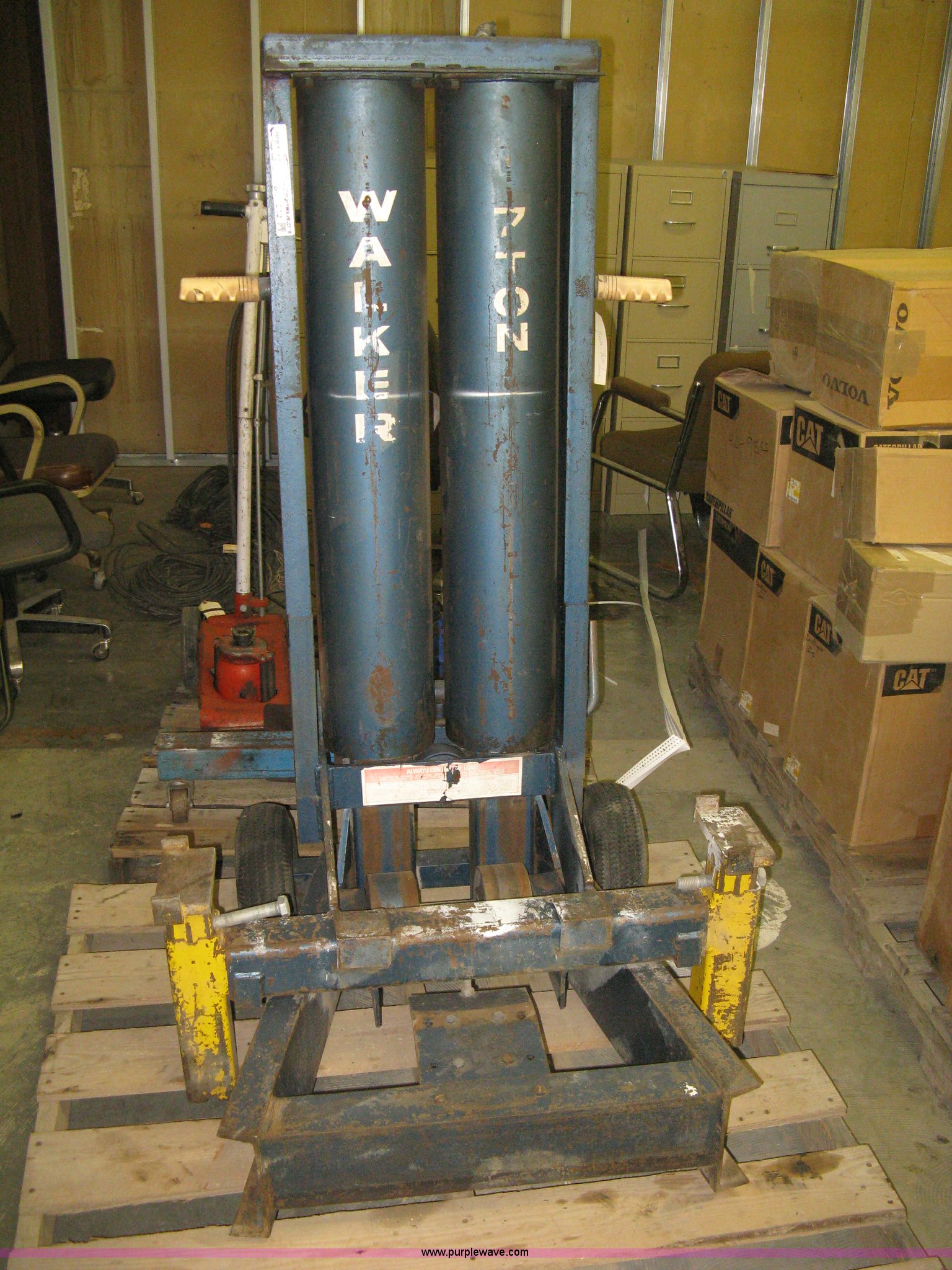 Walker pneumatic bumper jack in Wichita, KS | Item BL9212 sold | Purple ...