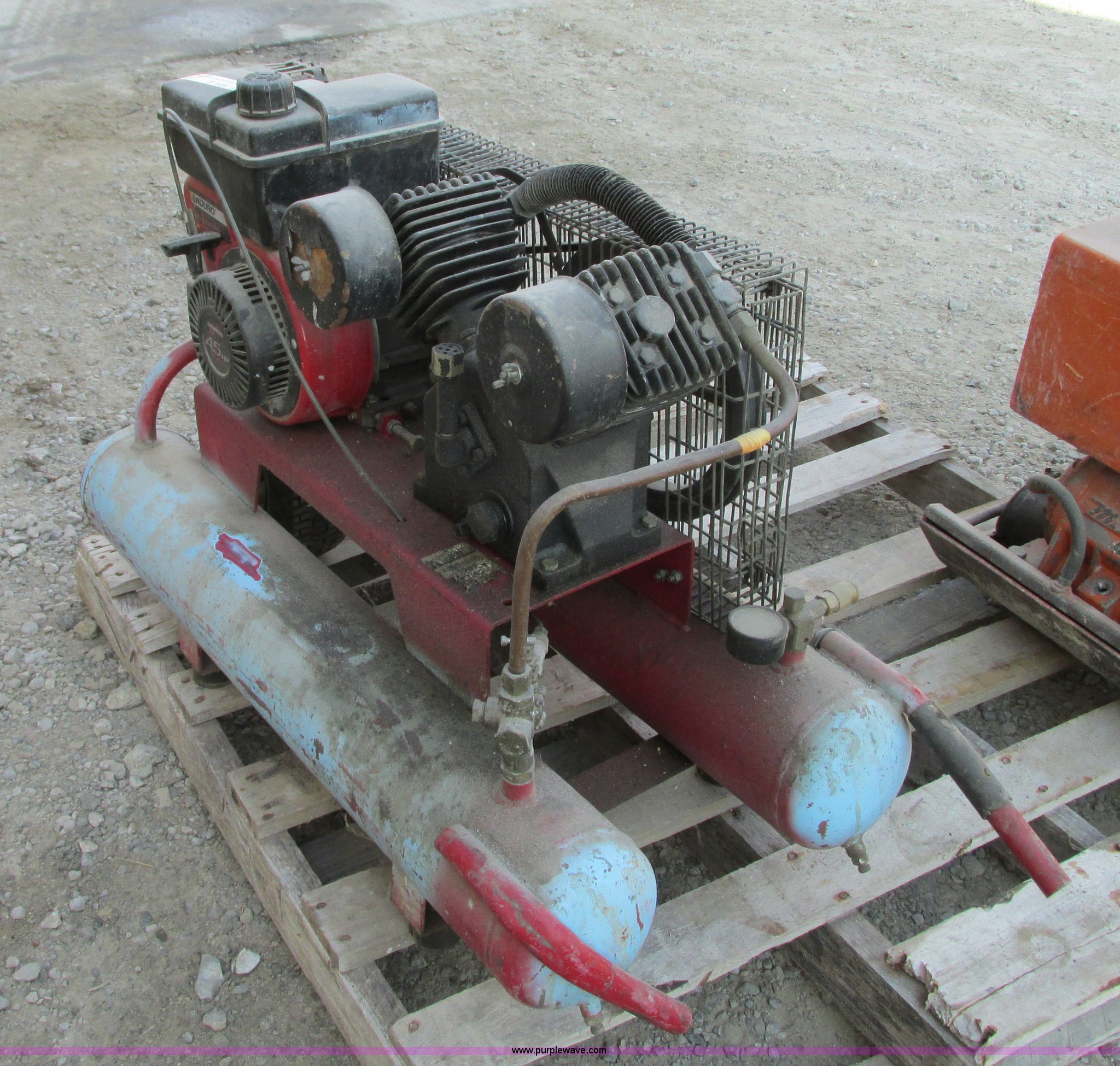 Enduro compressor in Sedalia, MO | Item R9482 sold | Purple Wave