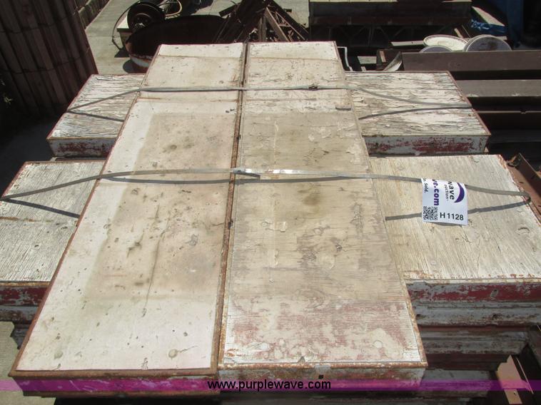 (54) Symons concrete wall fillers and forms in Falls City, NE | Item ...