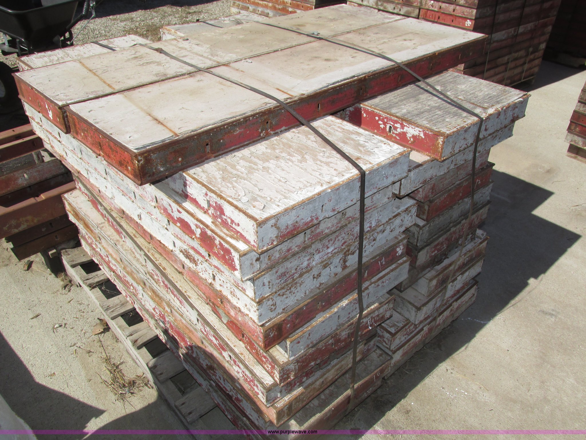 (54) Symons concrete wall fillers and forms in Falls City, NE | Item ...