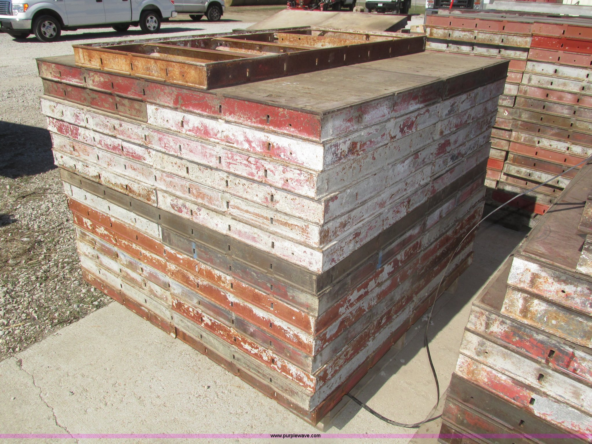 (54) Symons concrete wall fillers and forms in Falls City, NE | Item ...