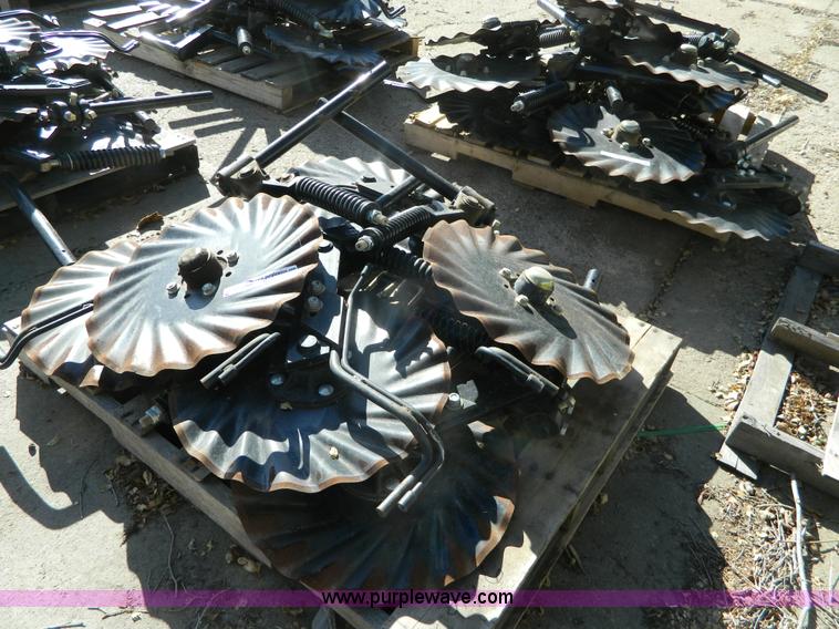 (6) fluted disk assemblies in Assaria, KS | Item BQ9906 sold | Purple Wave