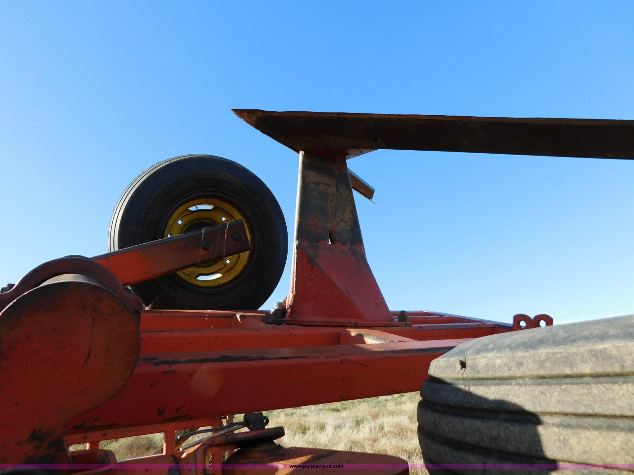 Sunflower 79J-33 sweep plow in Elkhart, KS | Item AW9460 sold | Purple Wave