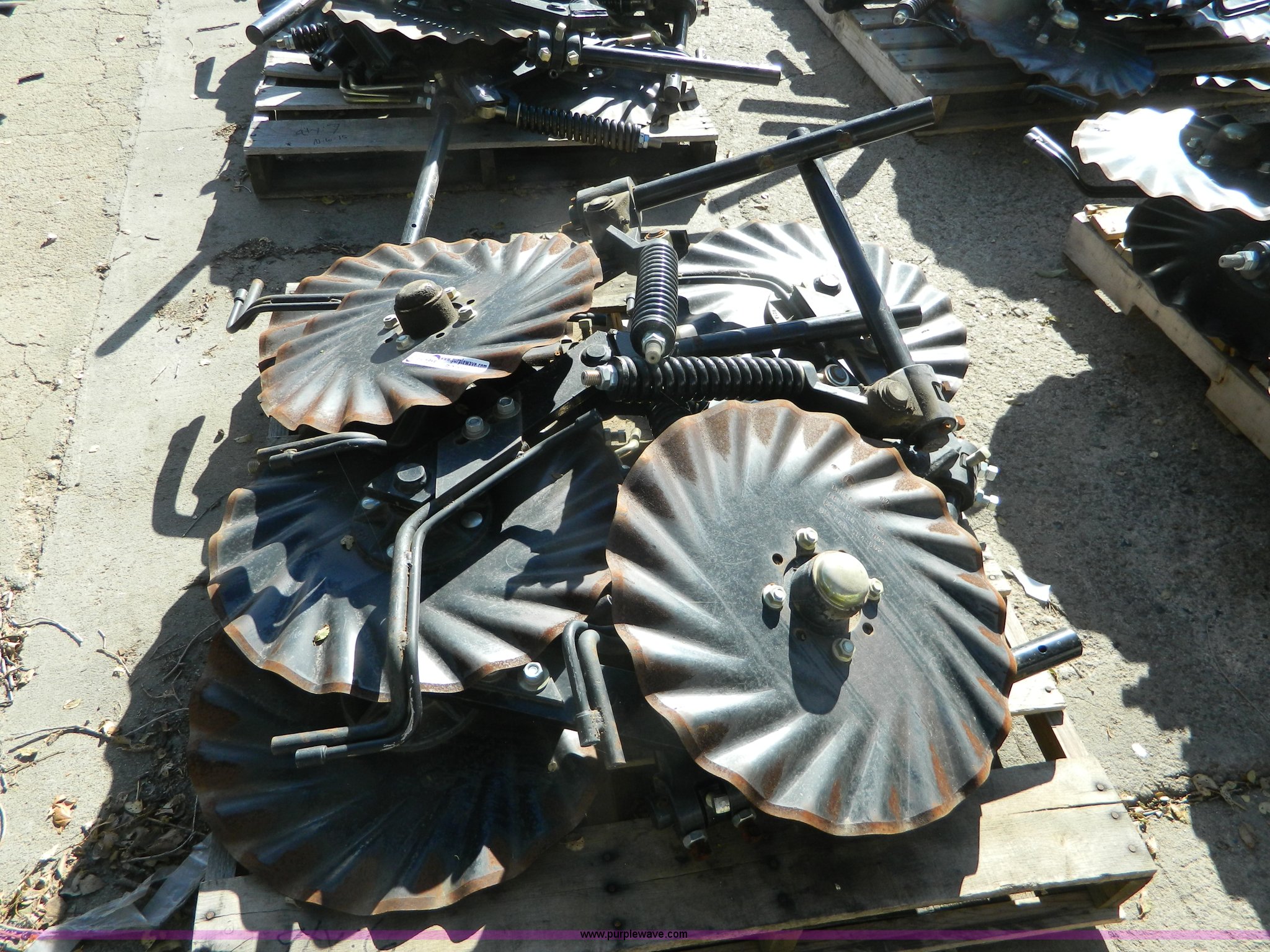 (6) fluted disk assemblies in Assaria, KS | Item BQ9906 sold | Purple Wave