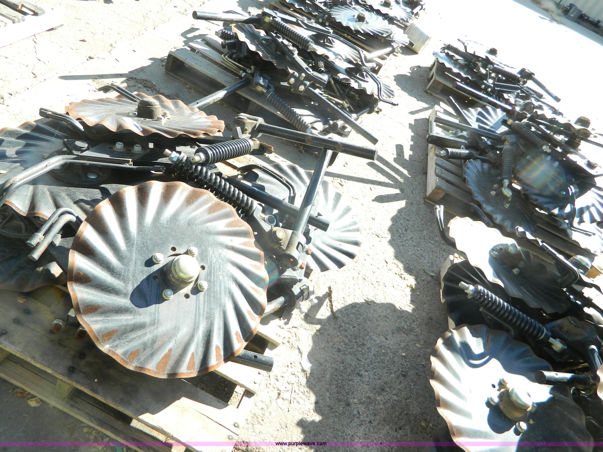 (6) fluted disk assemblies in Assaria, KS | Item BQ9906 sold | Purple Wave