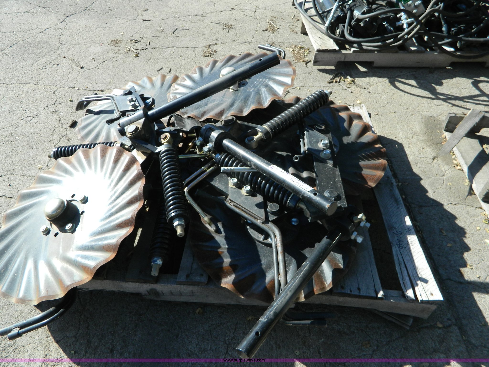 (6) fluted disk assemblies in Assaria, KS | Item BQ9920 sold | Purple Wave