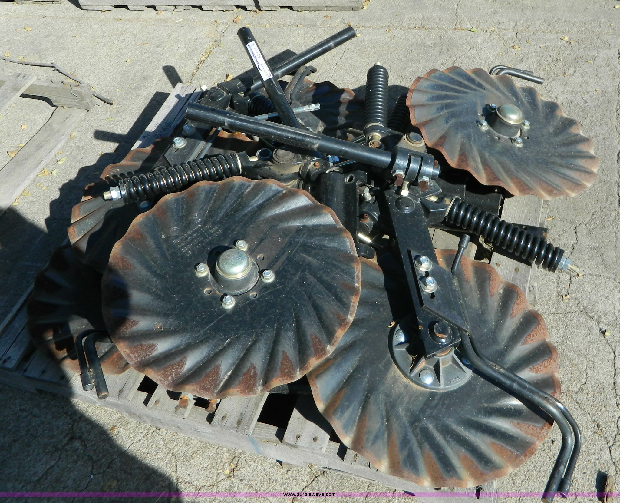 (6) fluted disk assemblies in Assaria, KS | Item BQ9920 sold | Purple Wave