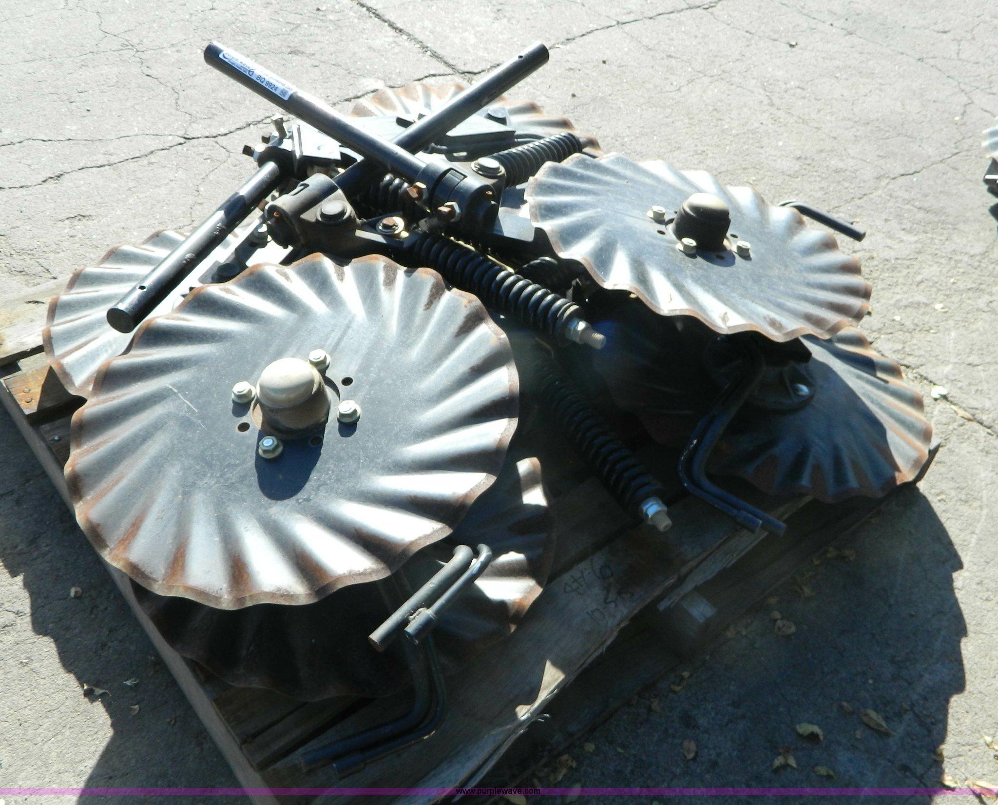 (6) fluted disk assemblies in Assaria, KS | Item BQ9924 sold | Purple Wave