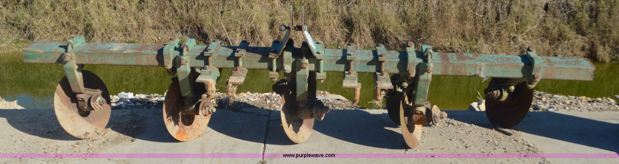 John Deere hipper in Essex, MO | Item K7564 sold | Purple Wave