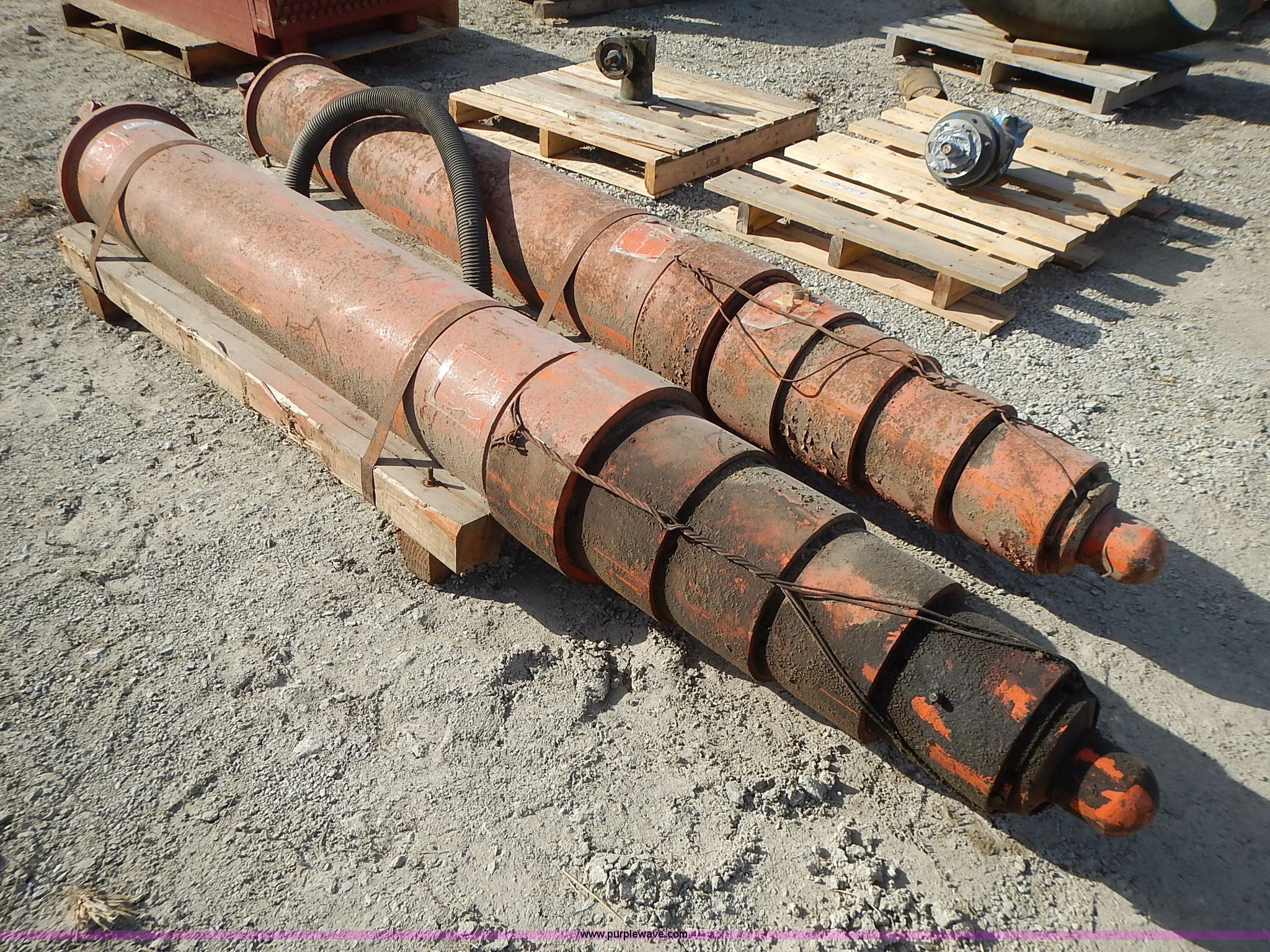 (2) hydraulic dump bed cylinders in Fredonia, KS | Item BN9213 sold ...
