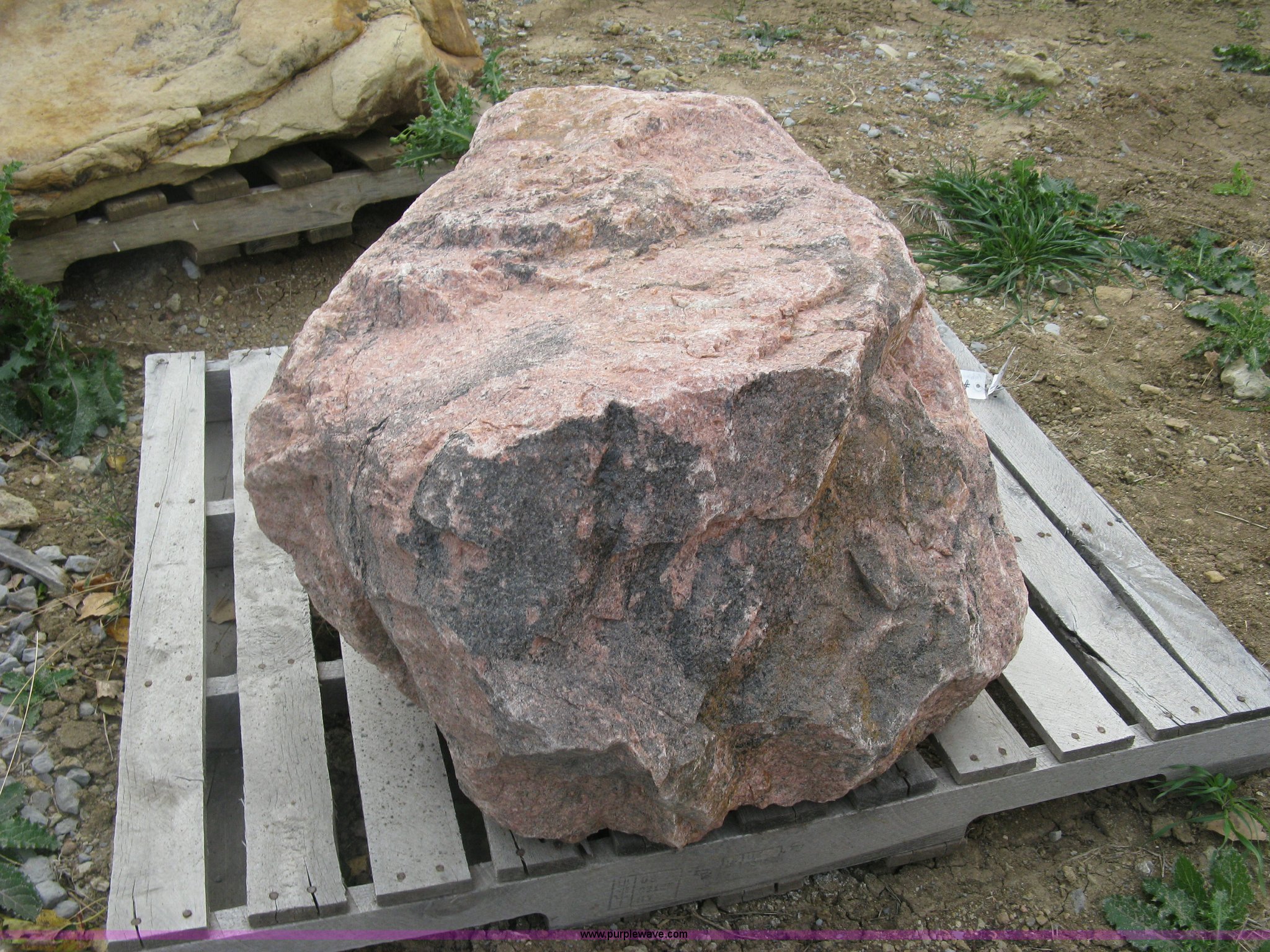 Colorado granite boulder in Wichita, KS | Item AL9430 sold | Purple Wave