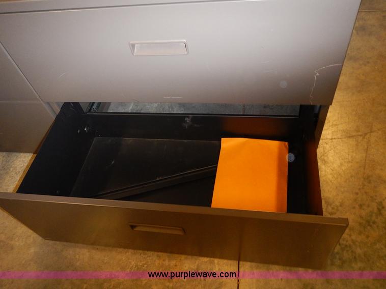 Assorted furniture in Gardner, KS | Item BN9168 sold | Purple Wave