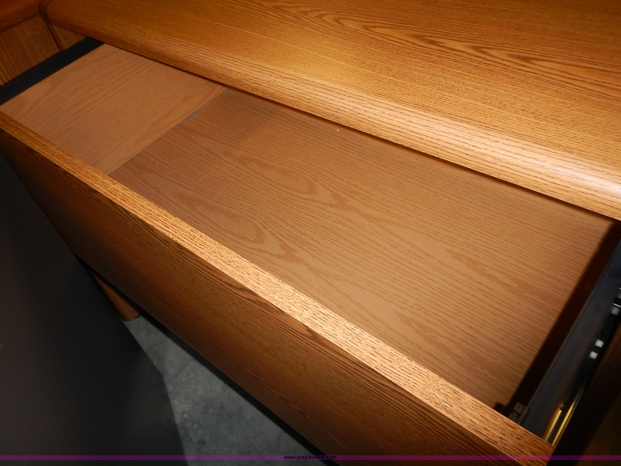 Assorted furniture in Gardner, KS | Item BN9168 sold | Purple Wave