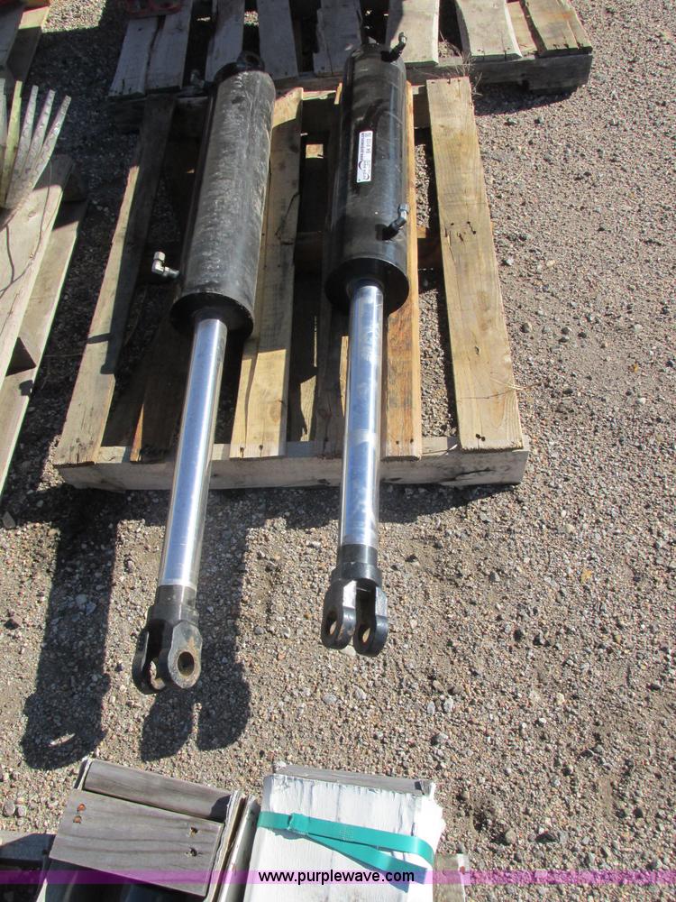 (2) hydraulic lift cylinders in Hesston, KS | Item BK9103 sold | Purple ...