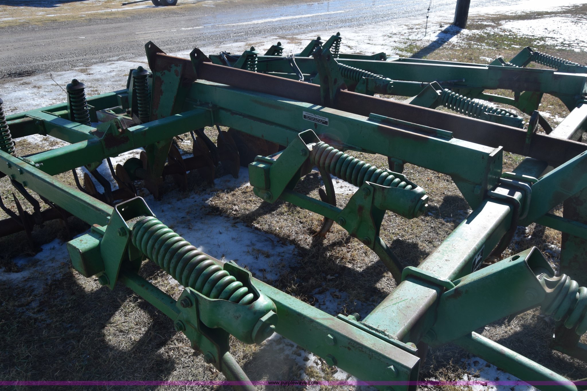 John Deere 712 chisel plow in Lyons, KS | Item K4977 sold | Purple Wave