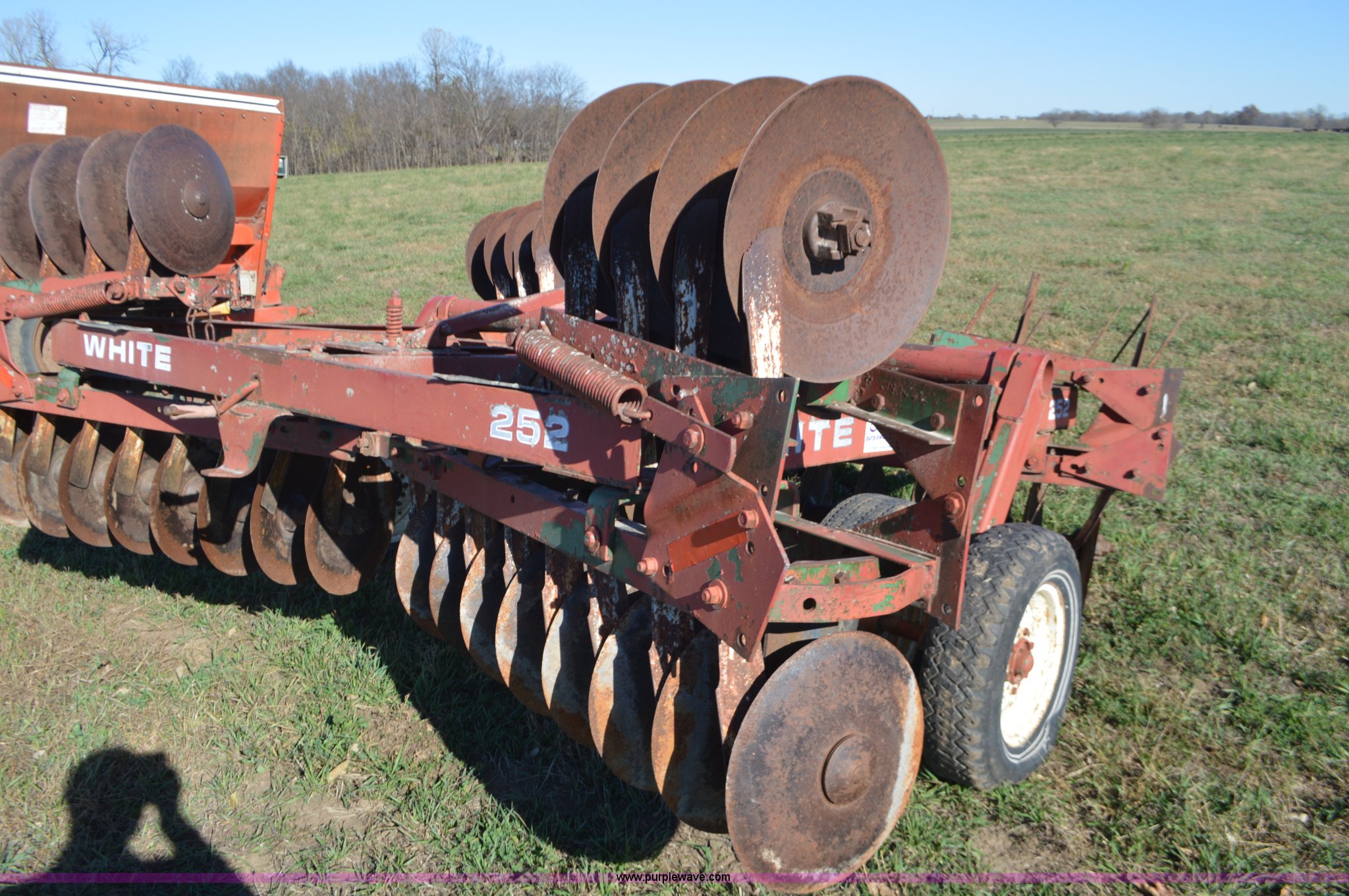 White 252 disk in Chilhowee, MO | Item K7594 sold | Purple Wave