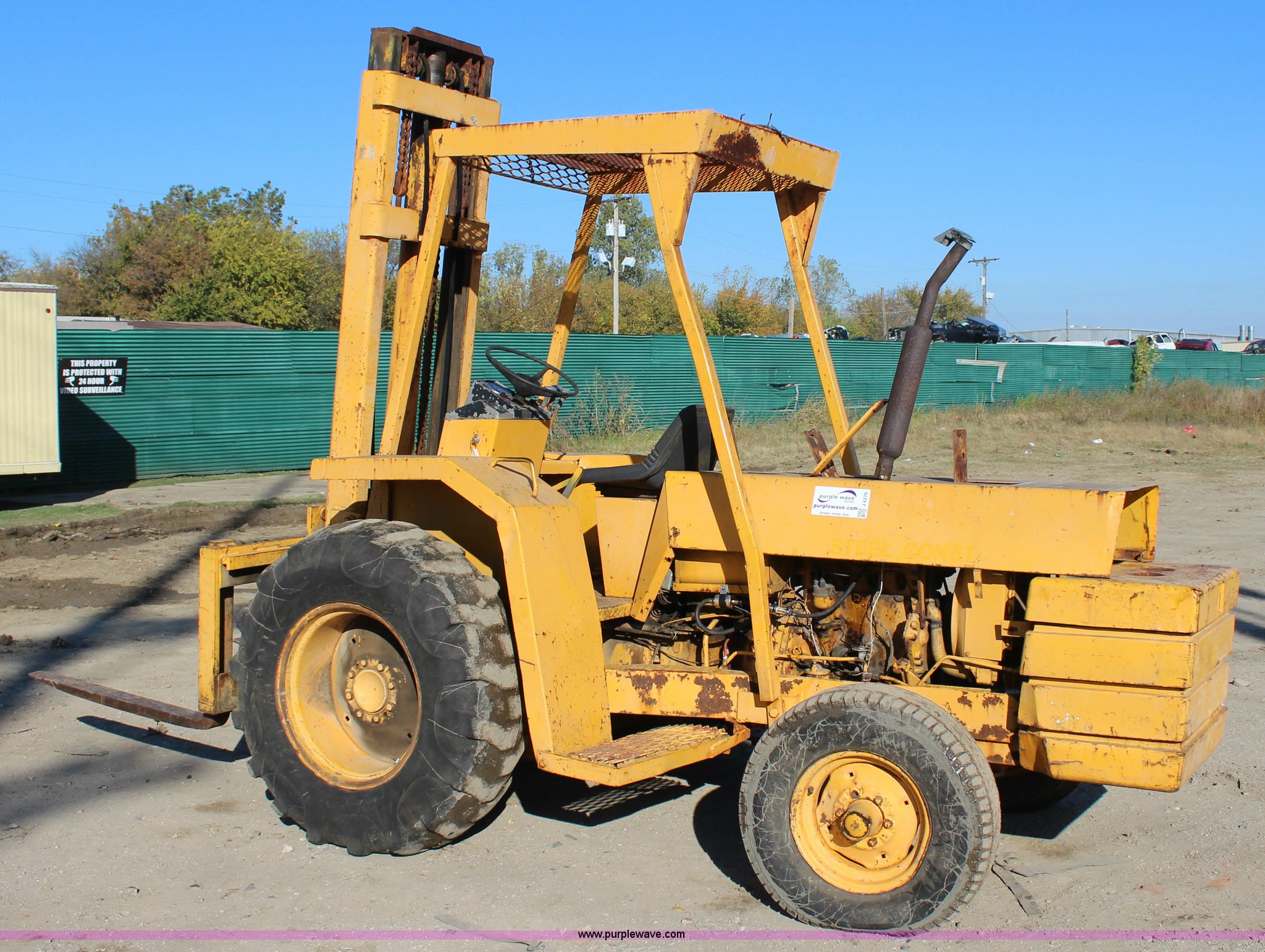 International 7000 forklift in Tulsa, OK | Item J4276 sold | Purple Wave