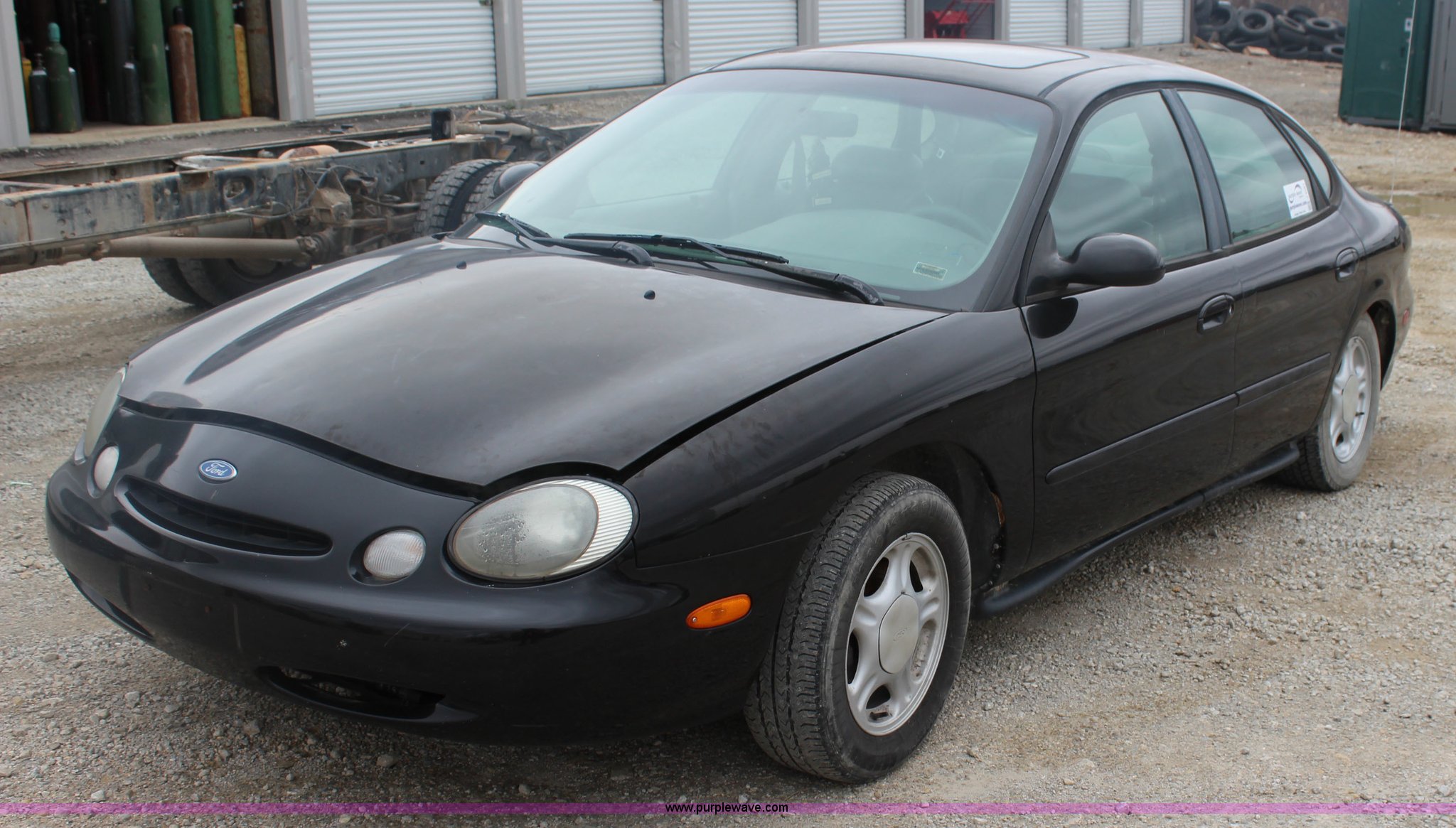 1997 Ford Taurus GL in Paola, KS | Item J4581 sold | Purple Wave