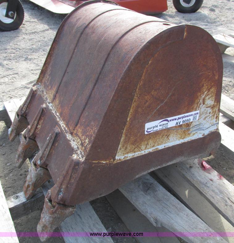 Takeuchi excavator bucket in Lincoln, NE | Item AV9050 sold | Purple Wave