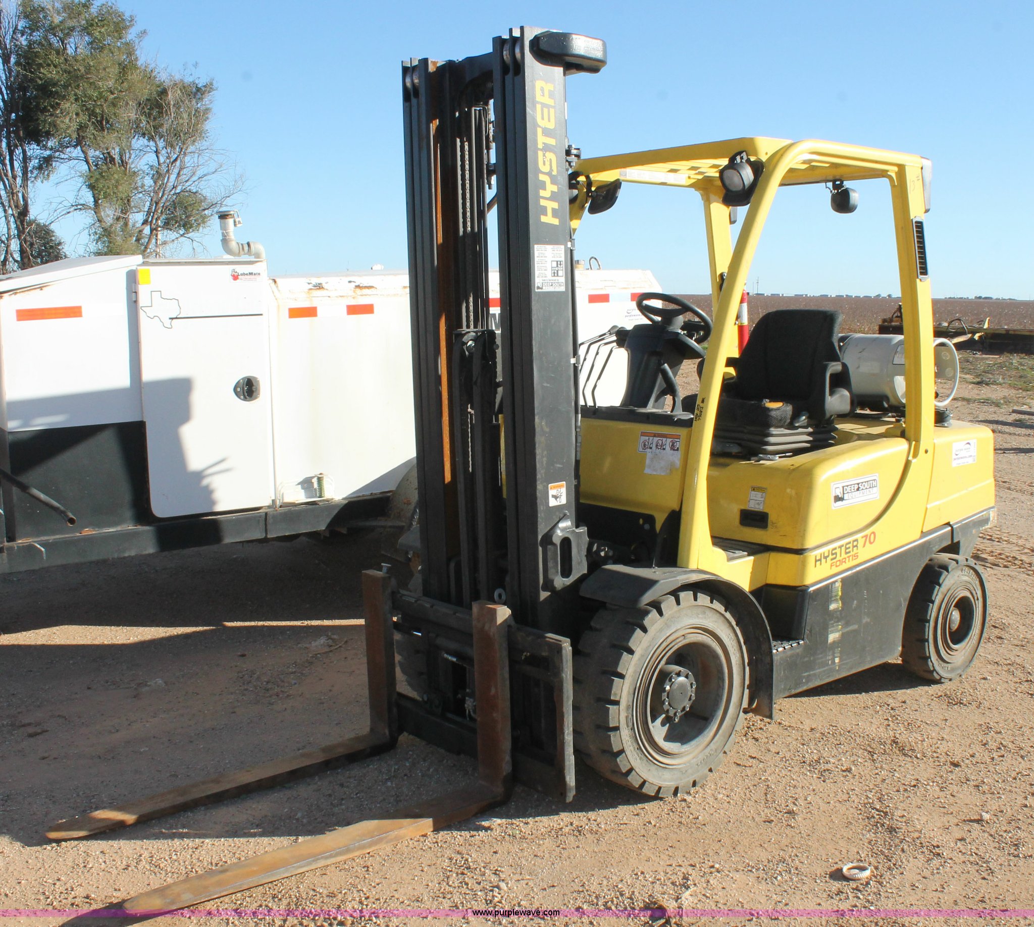 Hyster H70FT forklift in Slaton, TX | Item J1356 sold | Purple Wave