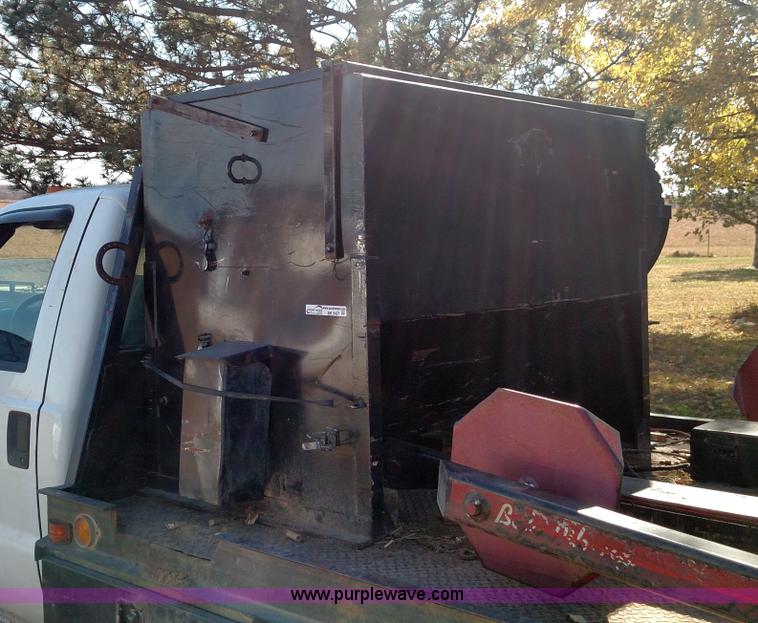 Cube feeder in Dexter, KS | Item BR9427 sold | Purple Wave