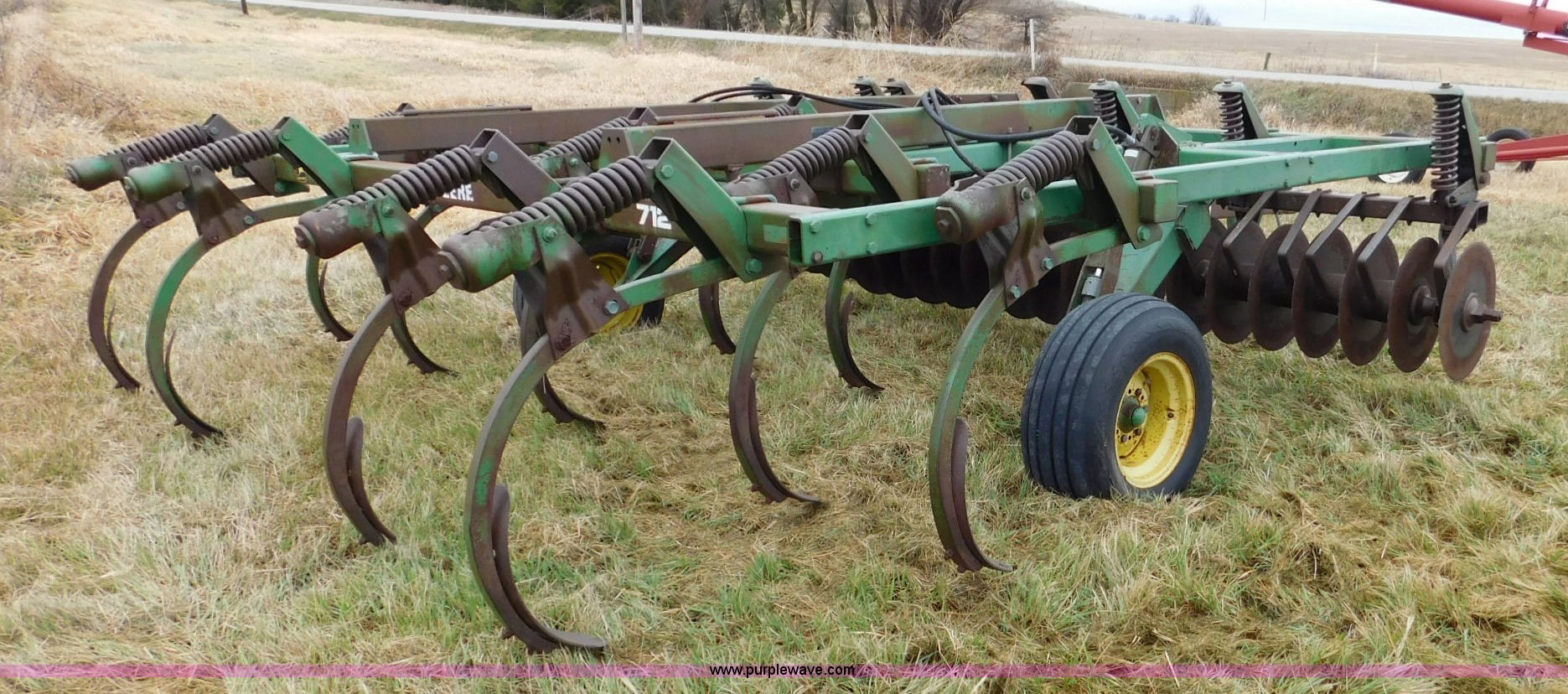 John Deere 712 disk ripper in Sabetha, KS | Item J7460 sold | Purple Wave