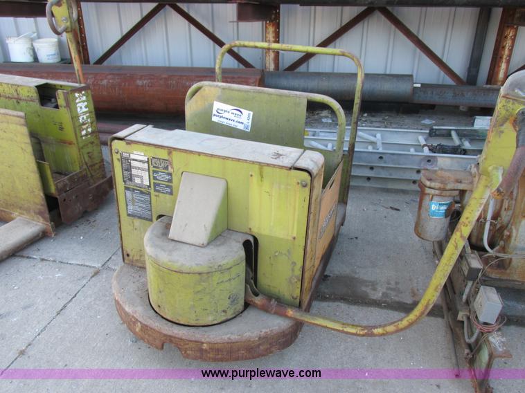 Clark 2TC tow motor in Columbia, MO | Item L4205 sold | Purple Wave