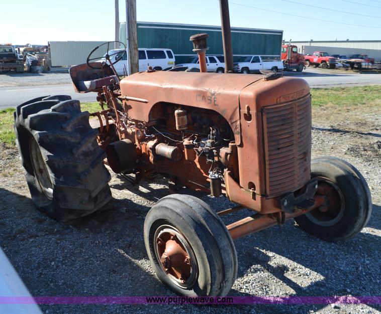 Case 520 tractor in Higginsville, MO | Item L4506 sold | Purple Wave