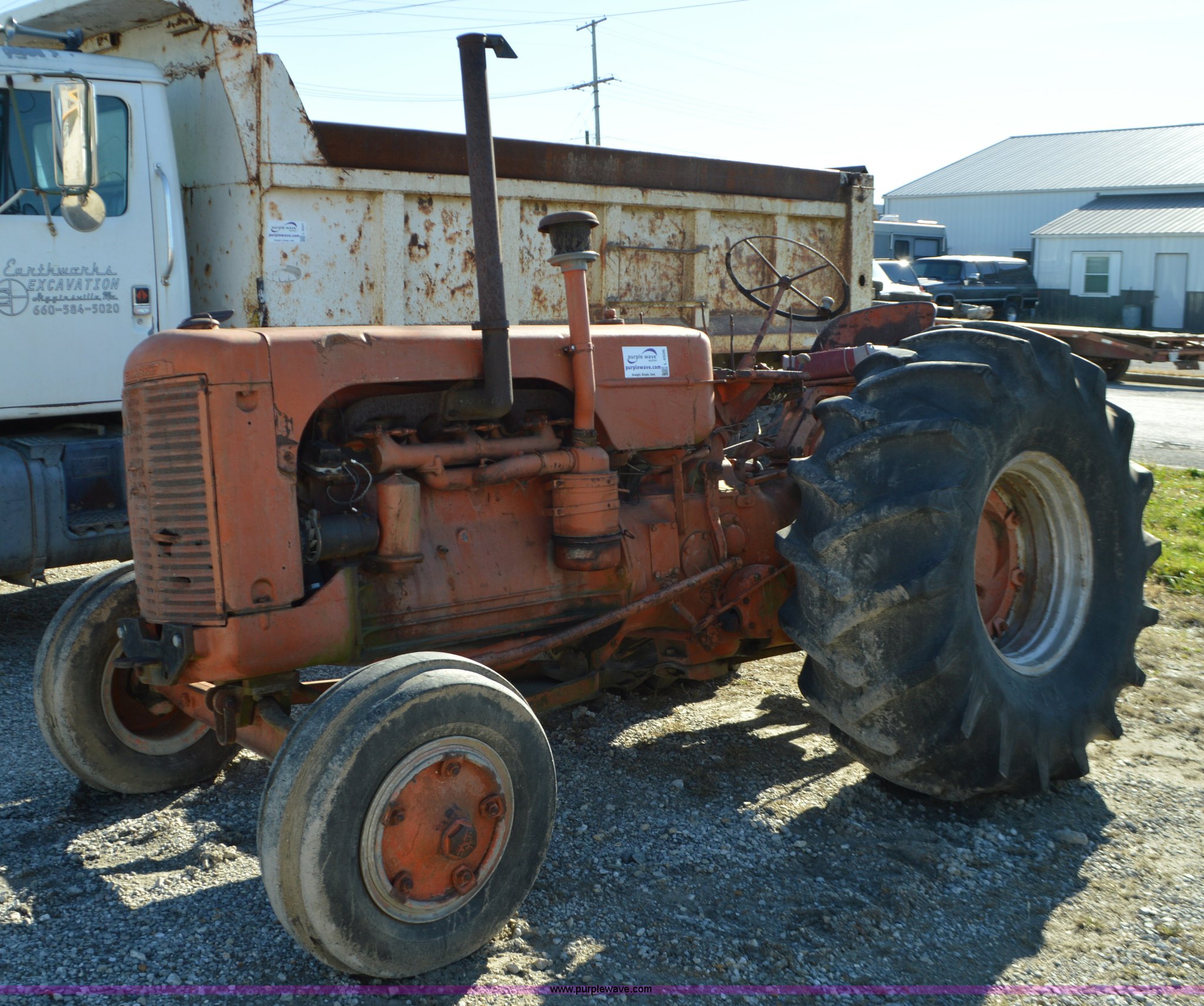 Case 520 tractor in Higginsville, MO | Item L4506 sold | Purple Wave