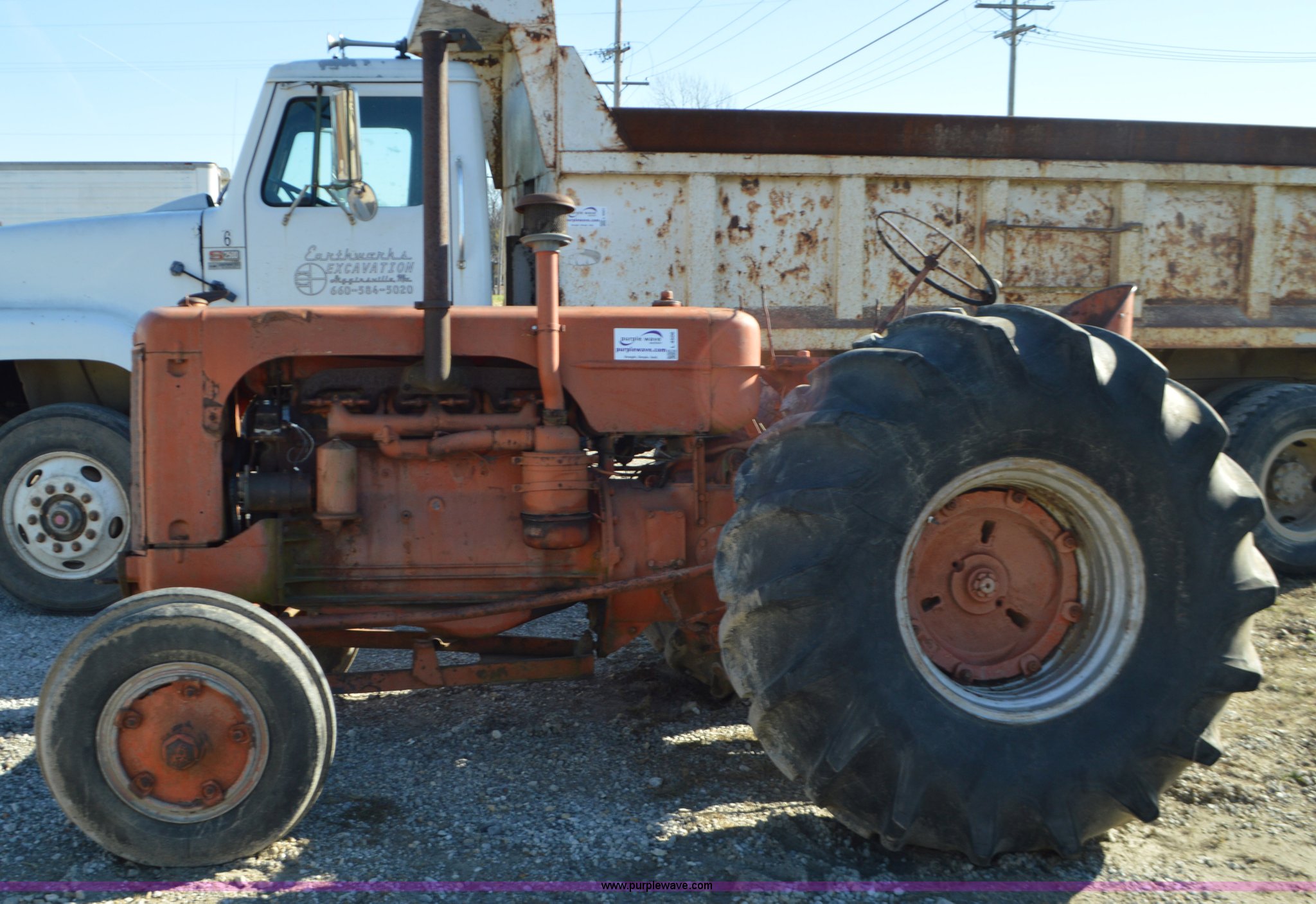 Case 520 tractor in Higginsville, MO | Item L4506 sold | Purple Wave