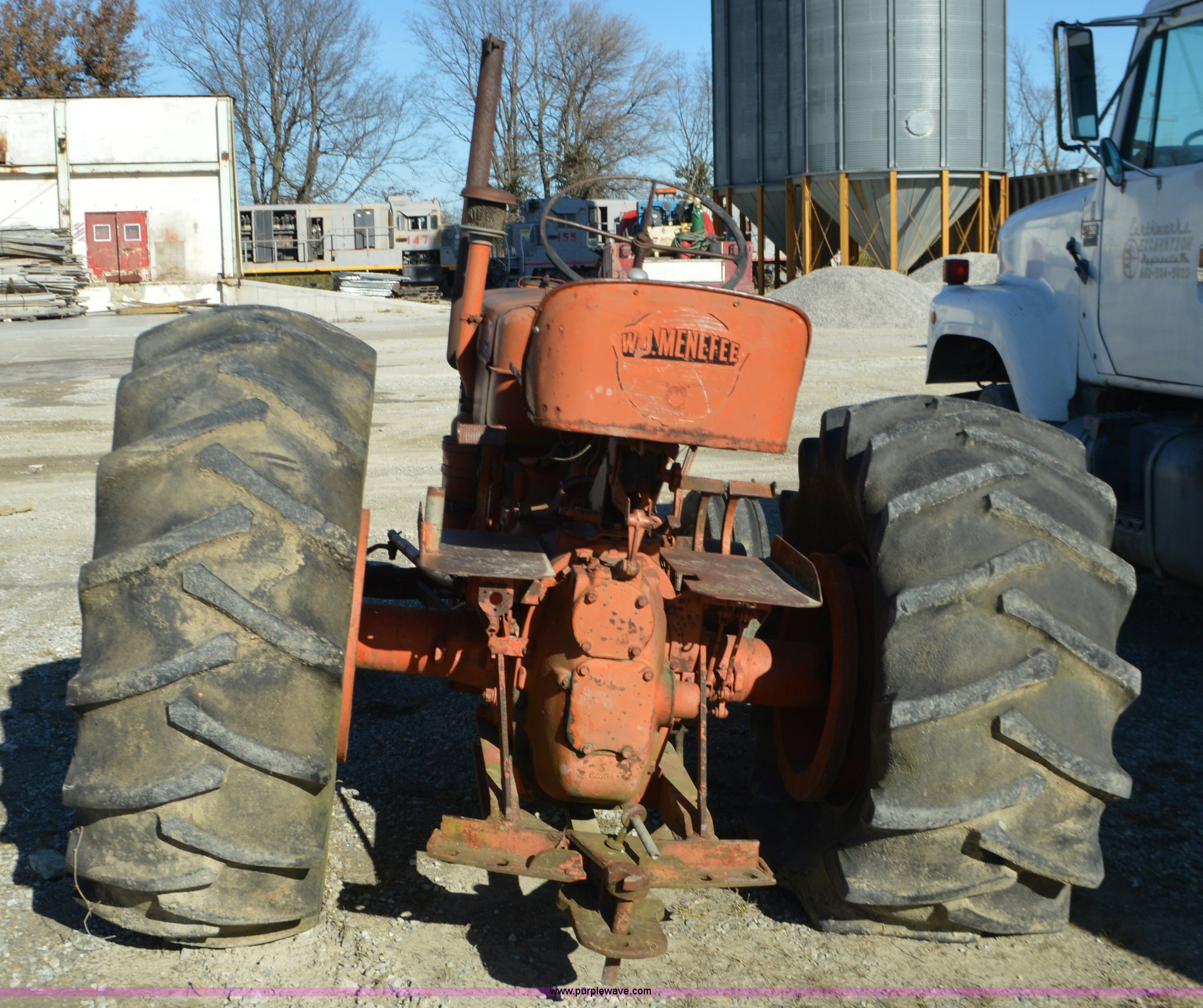 Case 520 tractor in Higginsville, MO | Item L4506 sold | Purple Wave