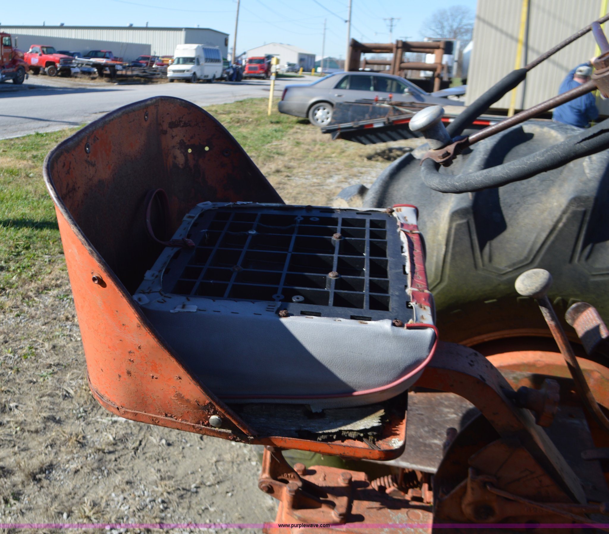 Case 520 tractor in Higginsville, MO | Item L4506 sold | Purple Wave