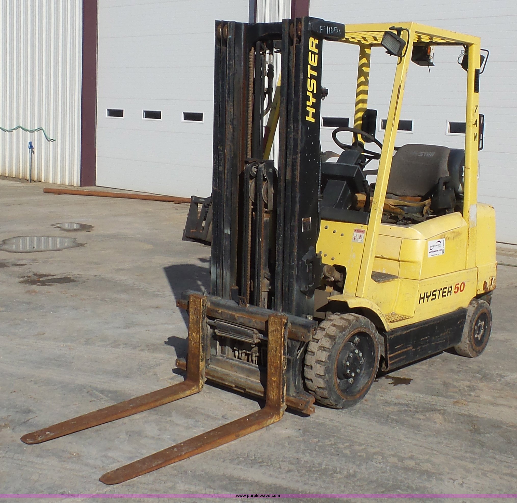 Hyster 550XM forklift in Mound City, KS | Item J4502 sold | Purple Wave